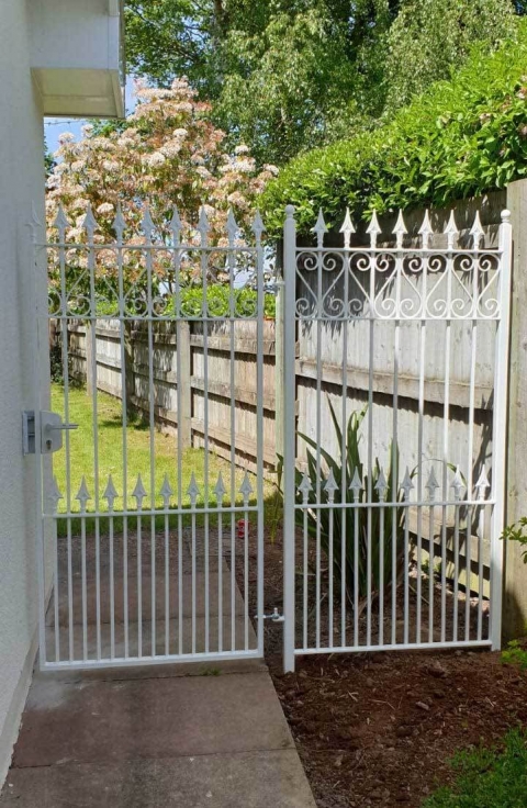 Tall-side-gate-metal-white