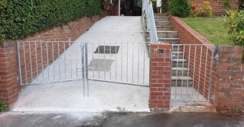 drive-gates-steep-rise-method-offset-hinge