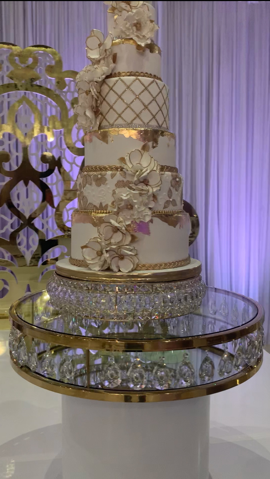 Balqees & Terrance: Gold & White Wedding with Gorgeous Floral Ceiling ...